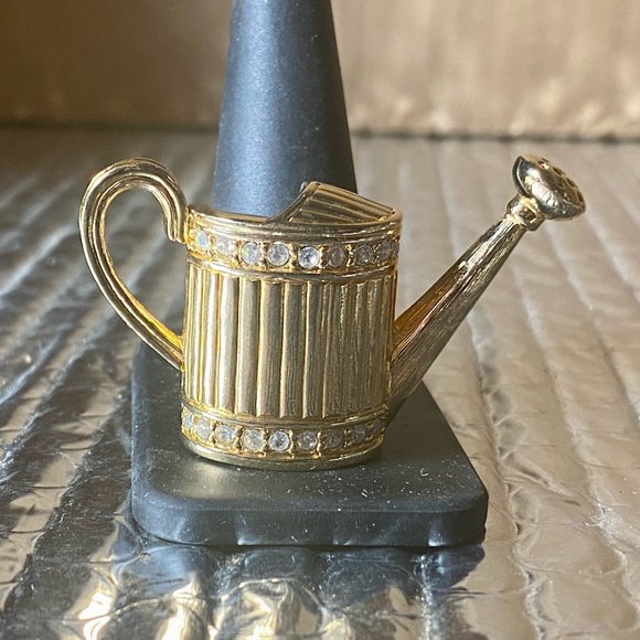 Swarovski | Jewelry | Vintage Swarovski Savvy Crystal Watering Can ...